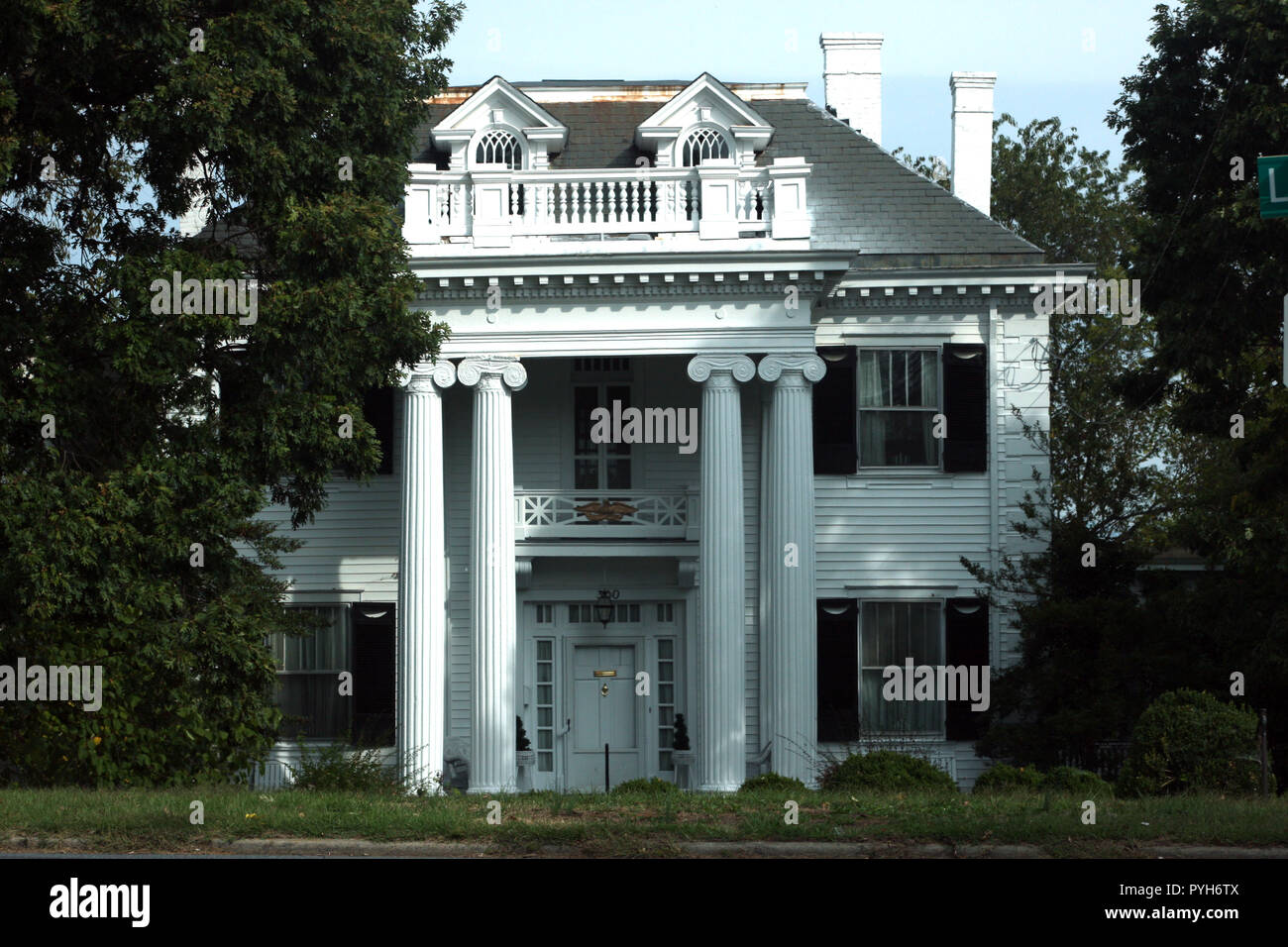 Large house in Virginia, USA, with classic architecture Stock Photo - Alamy