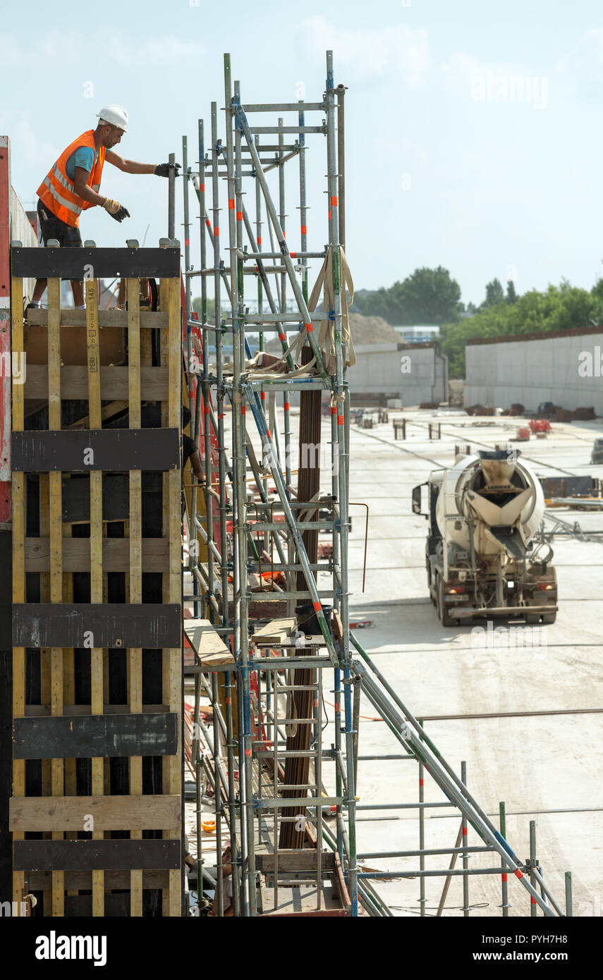 Construction motorway workers hi-res stock photography and images - Alamy