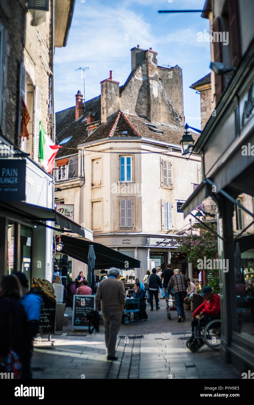 Beaune france market hi-res stock photography and images - Alamy