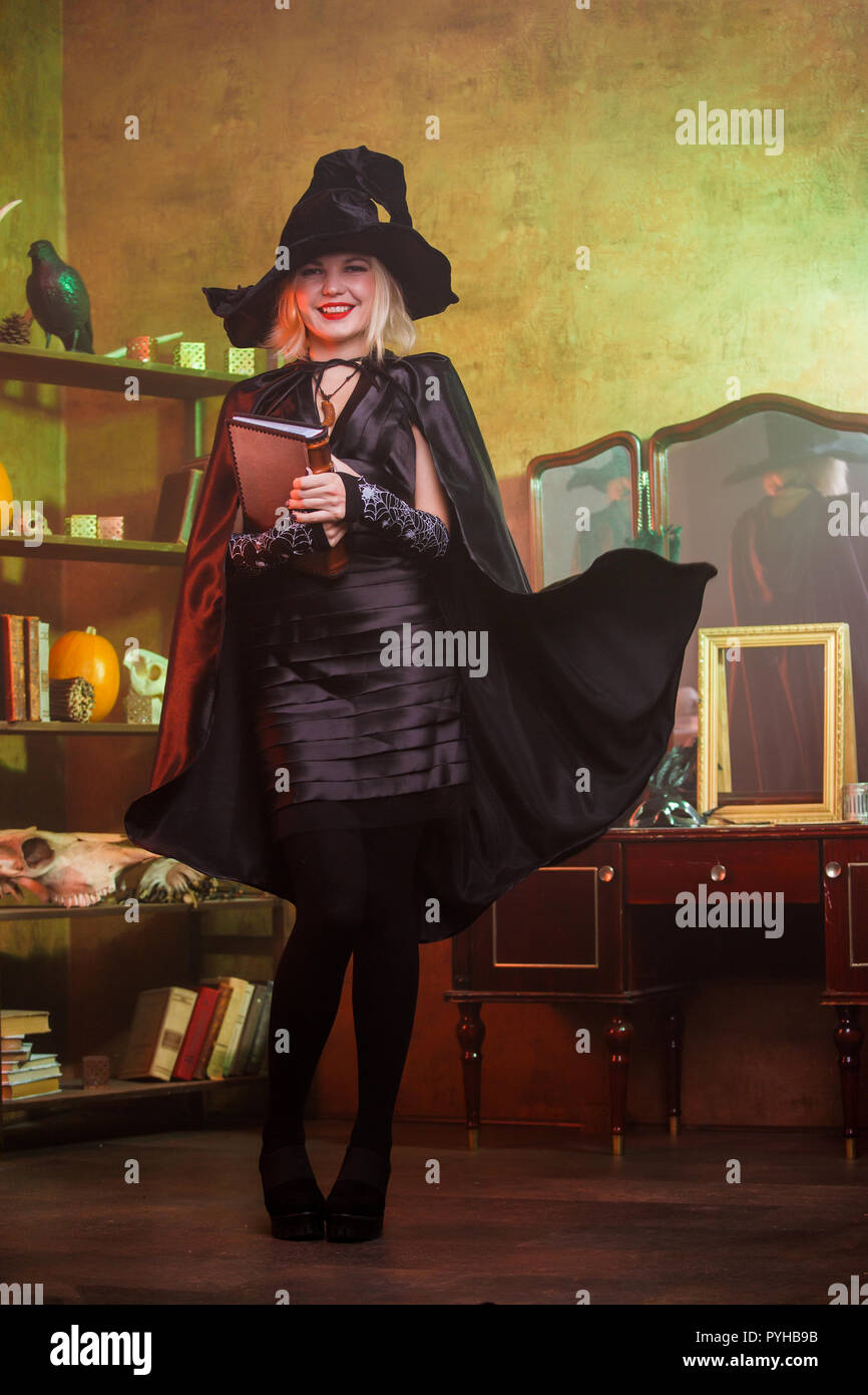 Black hat and cloak hi-res stock photography and images - Alamy