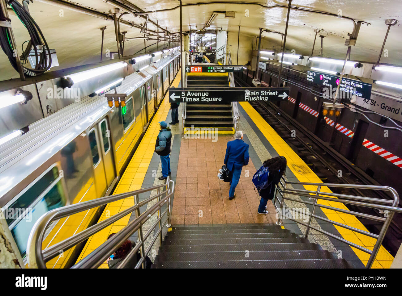 4 5 6 new york city subway train hi-res stock photography and images ...