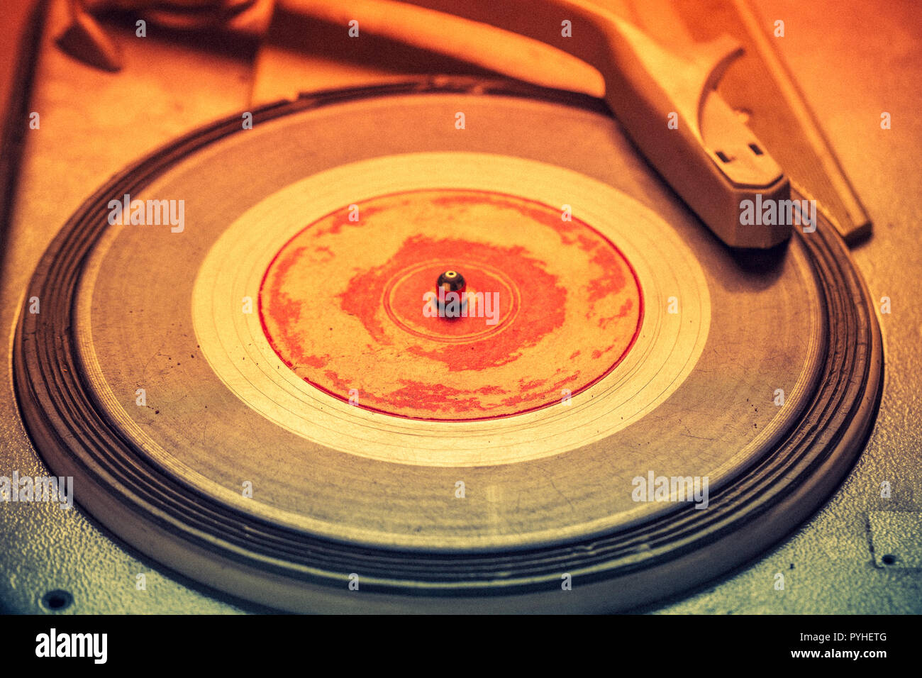 Vintage gramophone and old vinyls with scratched Stock Photo - Alamy