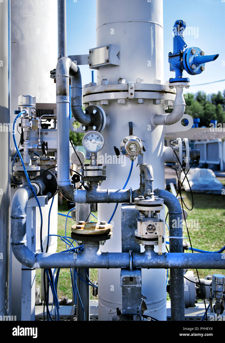 Pressure gauge psi meter in pipe and valves Stock Photo - Alamy