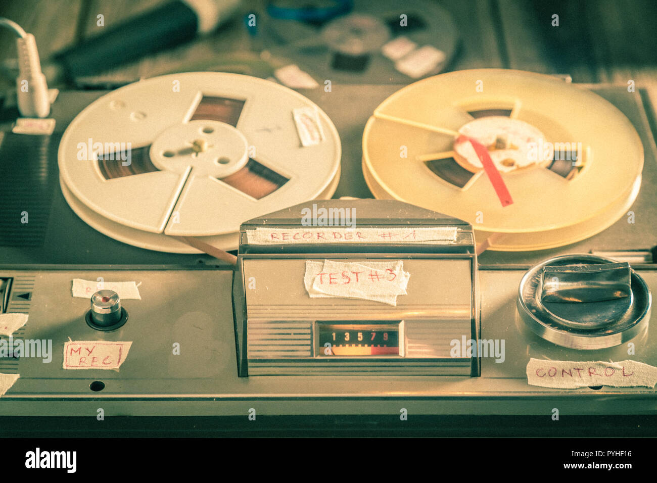 Tape recorder 1970s microphone hi-res stock photography and images - Alamy