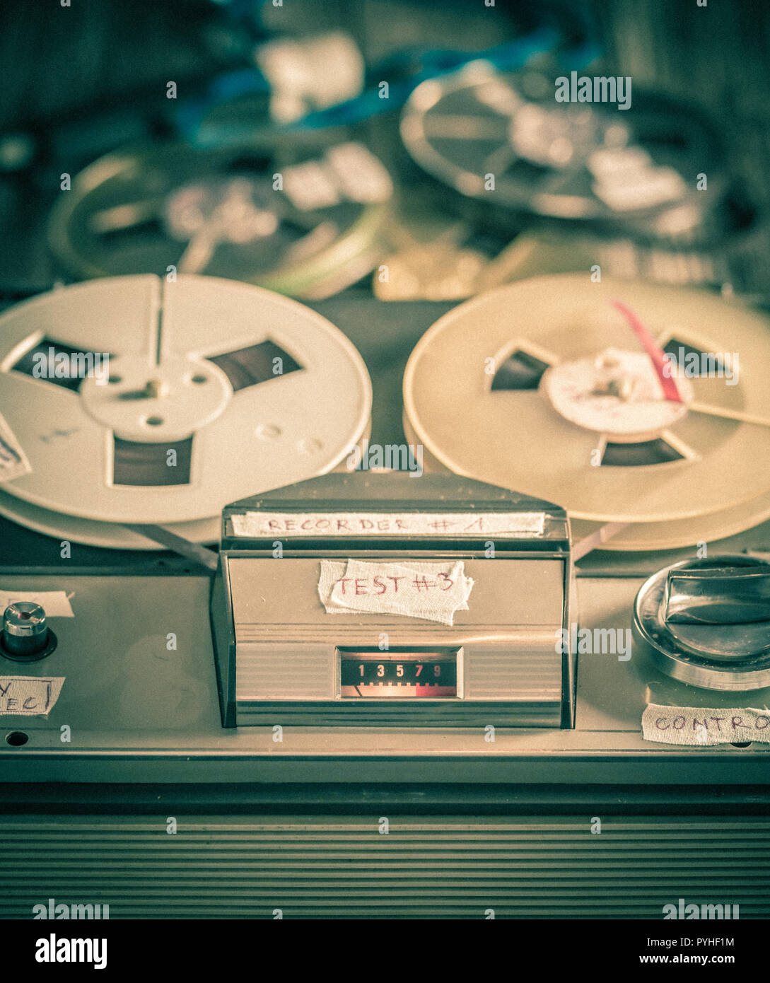 Tape recorder 1970s microphone hi-res stock photography and images - Alamy