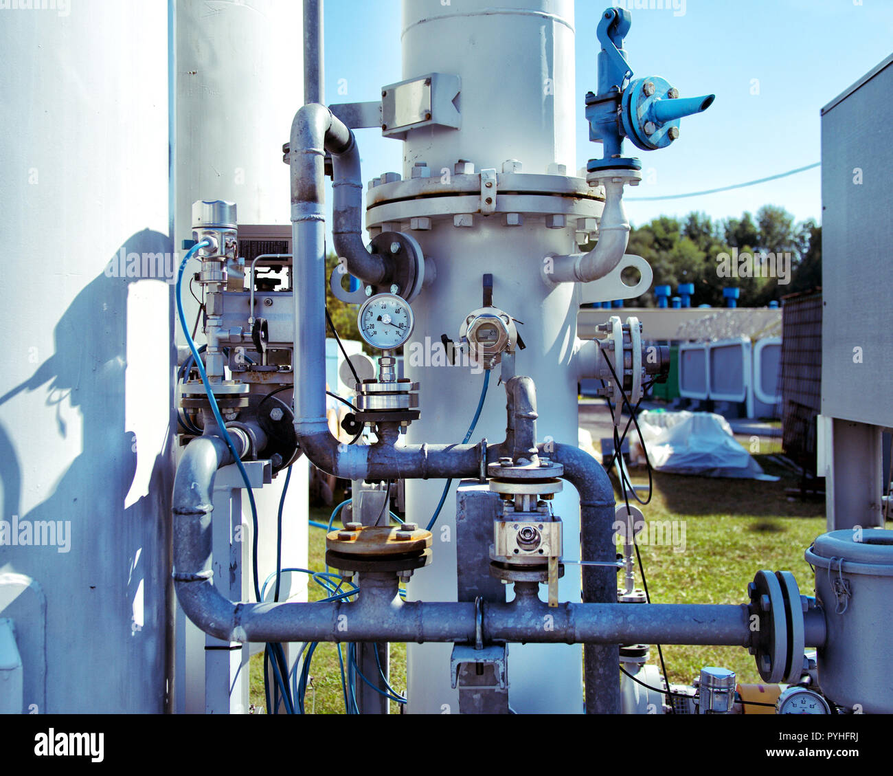 Pressure gauge psi meter in pipe and valves Stock Photo - Alamy