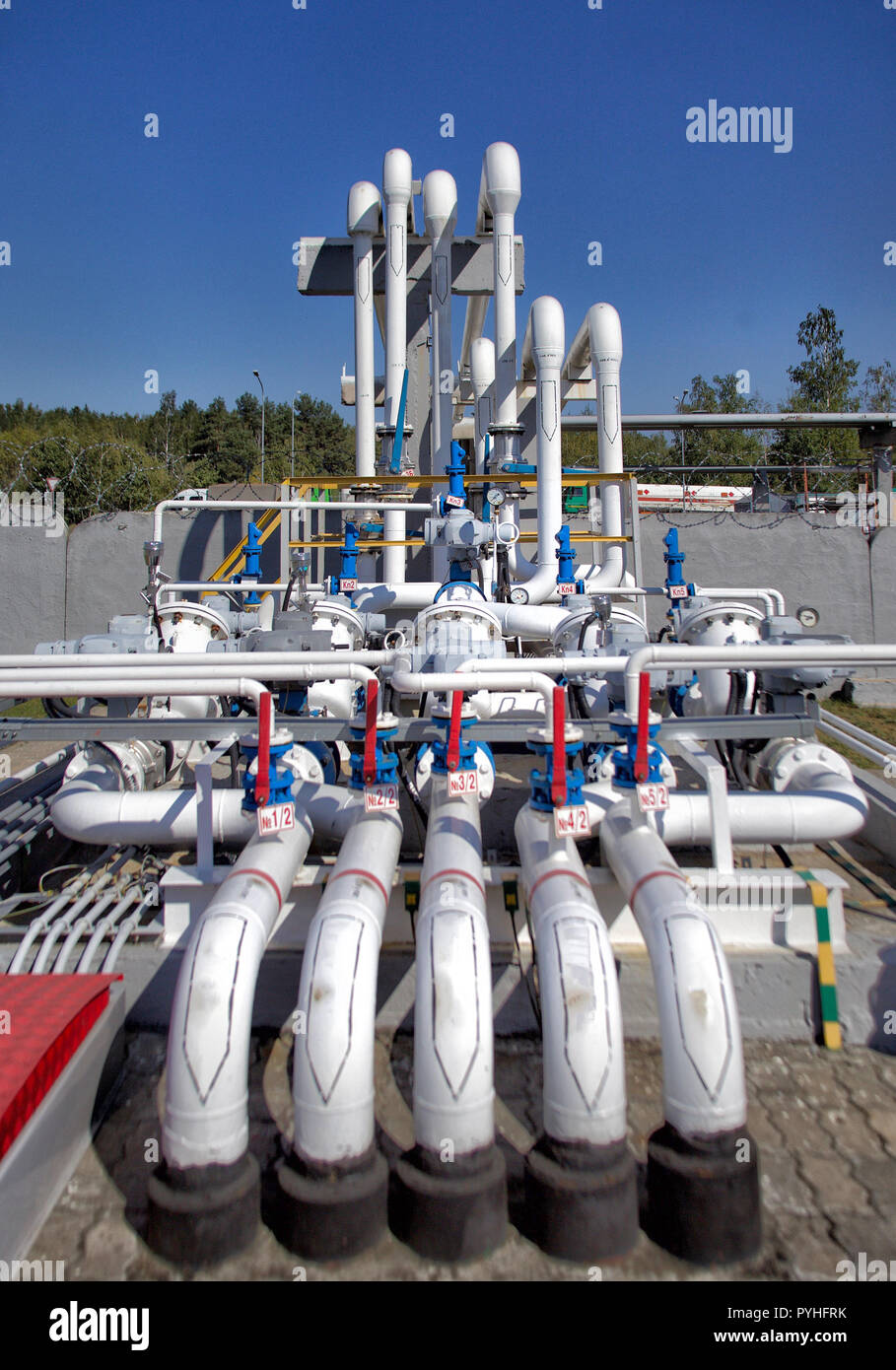 Pressure gauge psi meter in pipe and valves Stock Photo - Alamy
