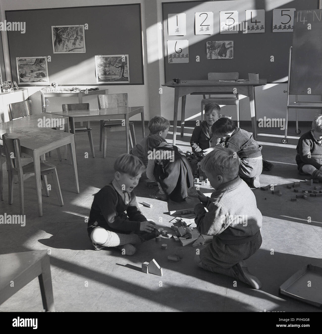 1950s children playing hi-res stock photography and images - Alamy