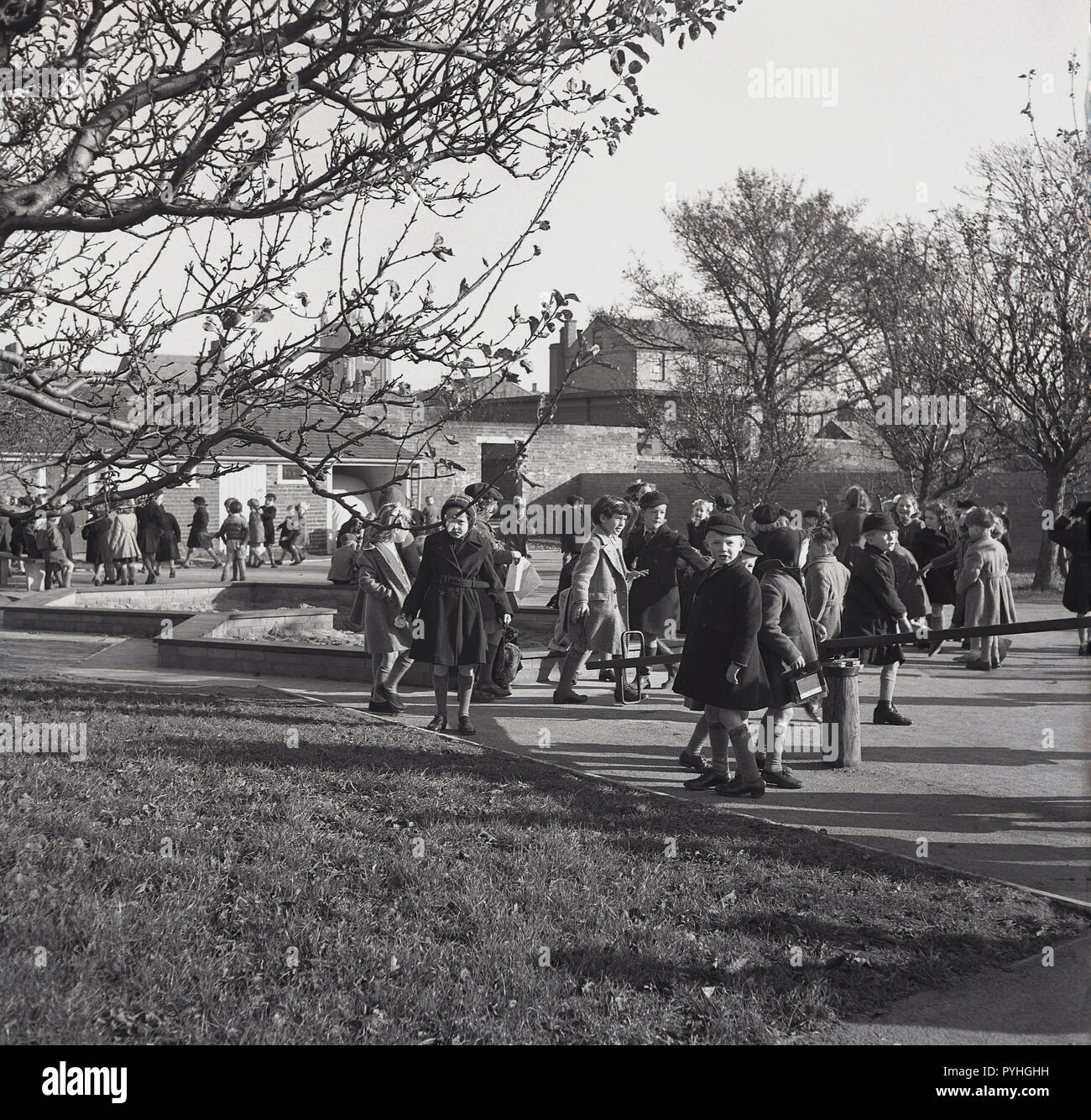 British school 1950s hi-res stock photography and images - Alamy