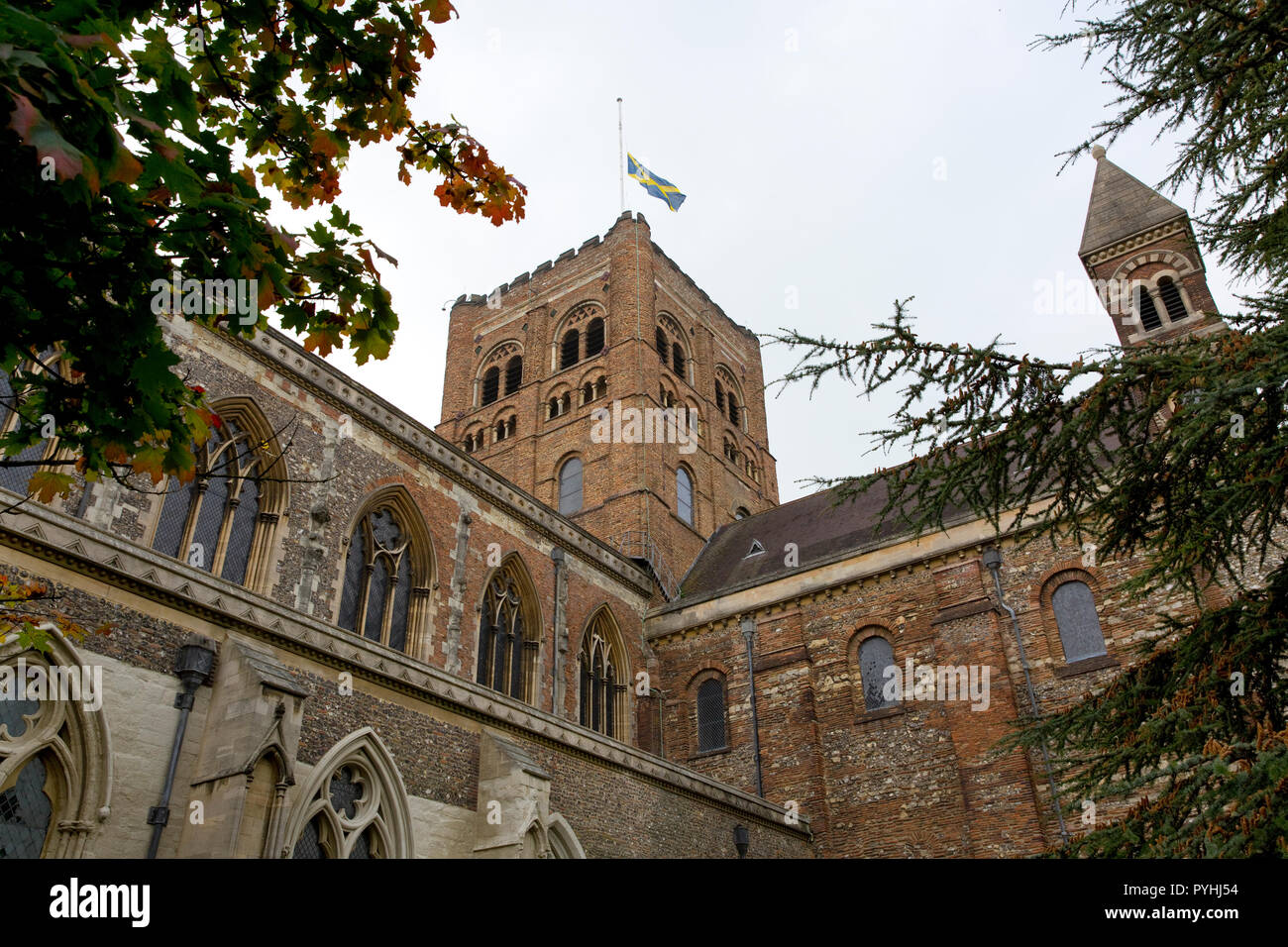 St albans cathedral tower ceiling hi-res stock photography and images ...