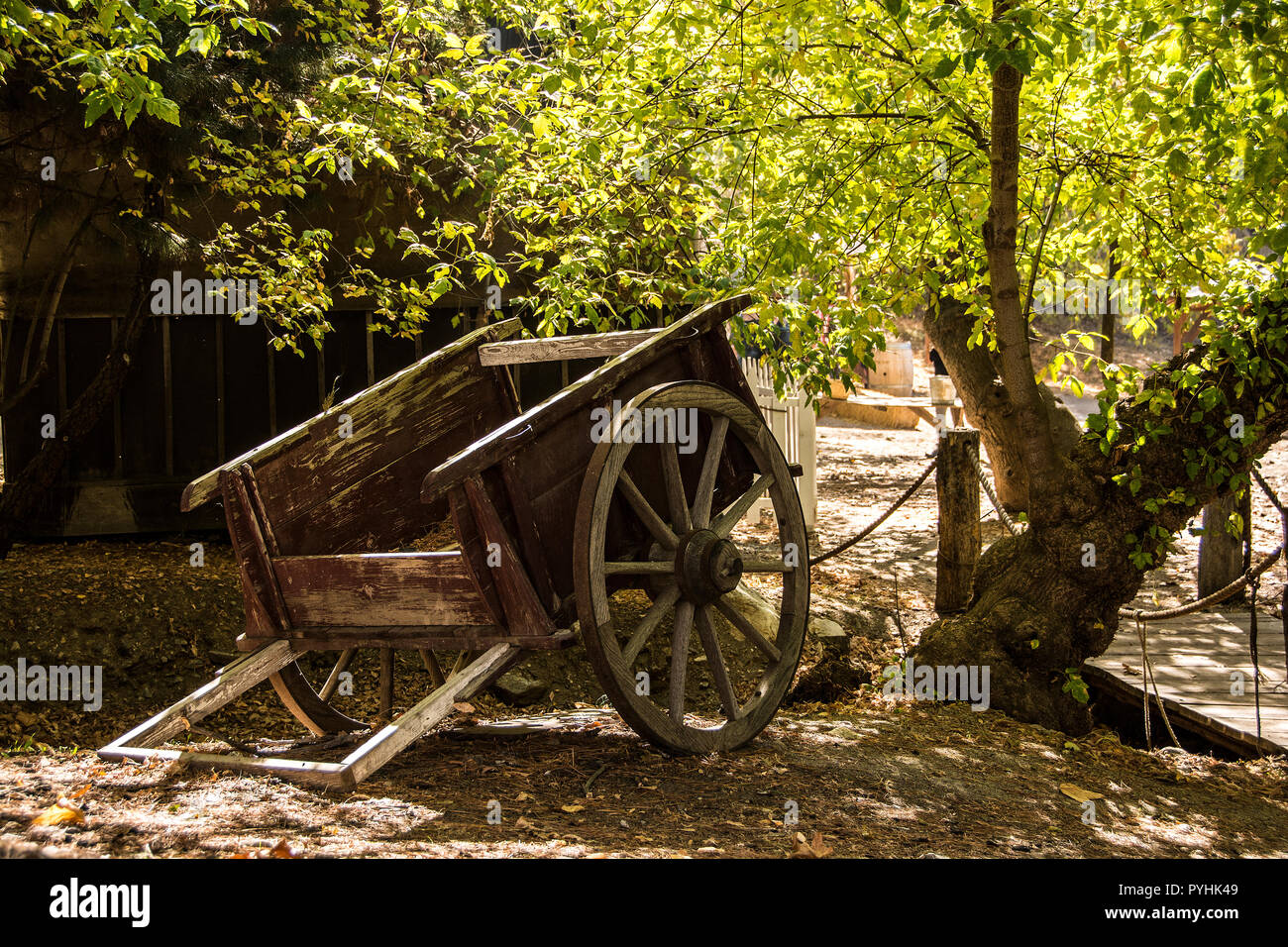 Old Apple Cart High Resolution Stock Photography and Images - Alamy