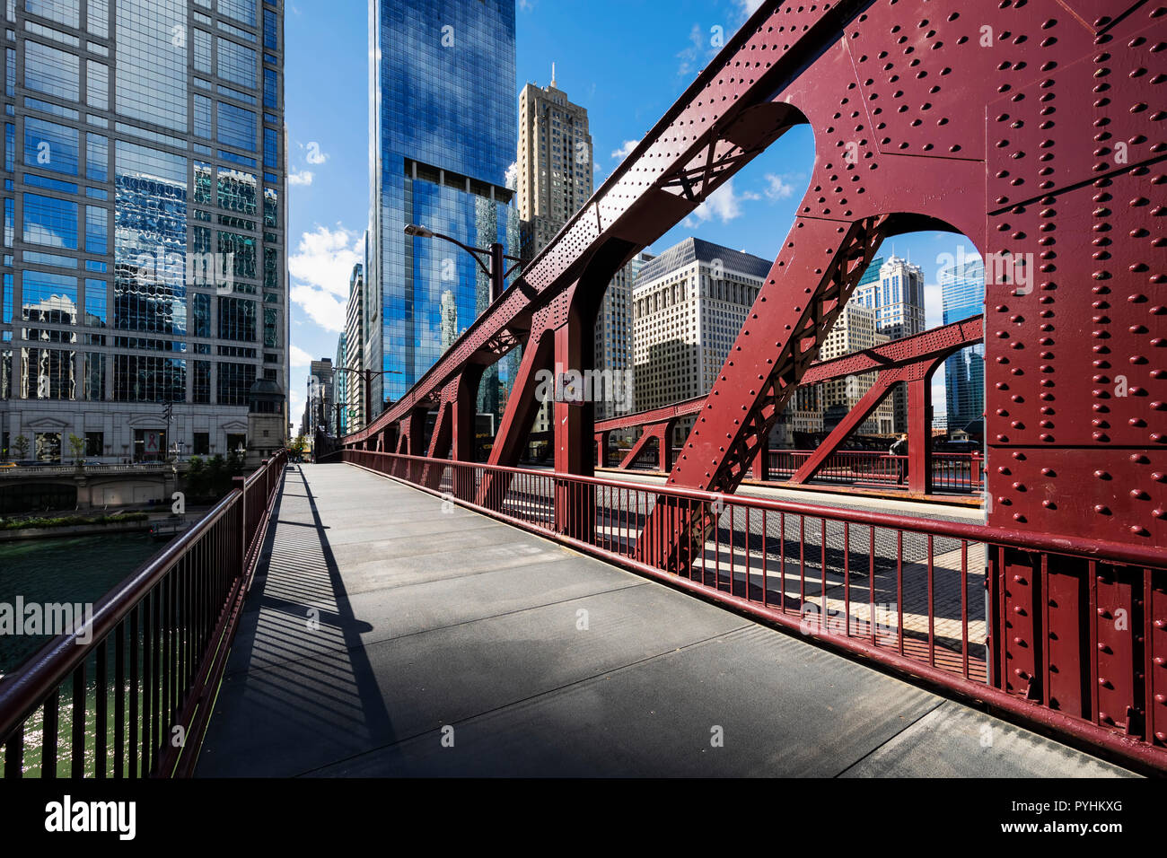 Chicago downtown bridge and buiding Stock Photo - Alamy