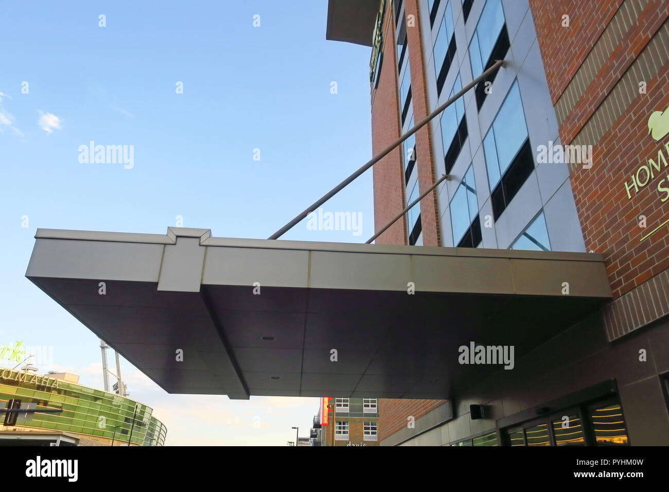 Hotel front office reception hi-res stock photography and images - Alamy