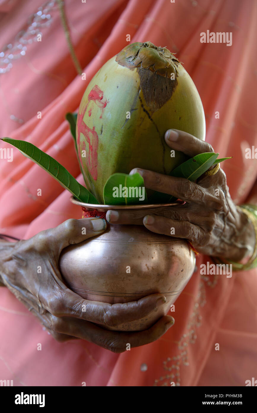 Indian woman performing Hindu wedding ritual with offerings Stock Photo ...