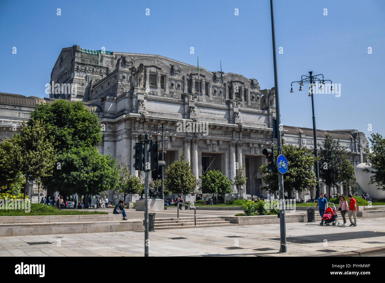 Milan centrale hi-res stock photography and images - Alamy