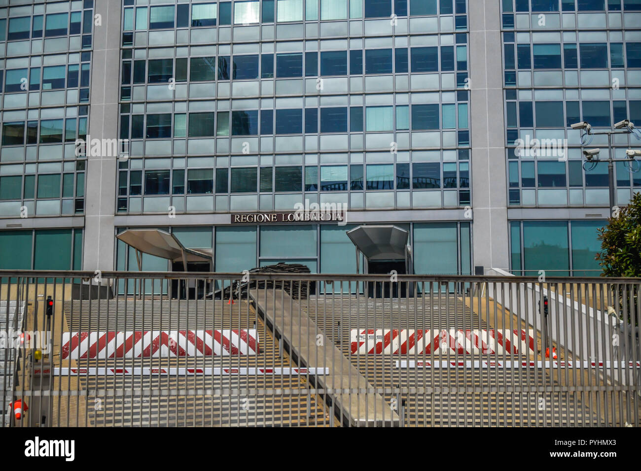 Pirelli symbol hi-res stock photography and images - Alamy