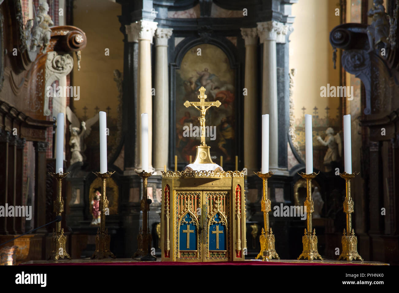 Main altar in Gothic Archcathedral Basilica of the Assumption of the ...