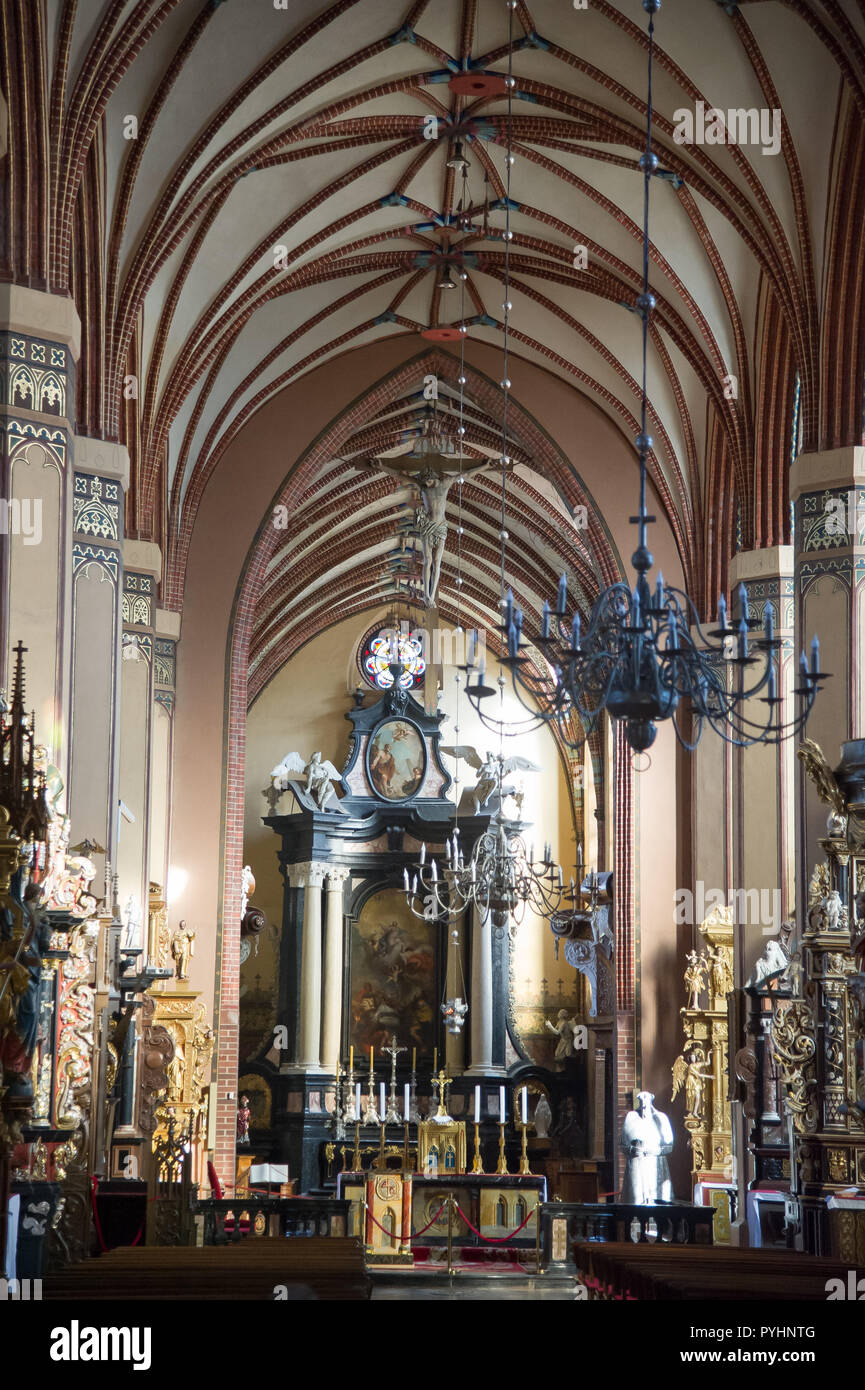 Main altar, Crucifix, galeri hats and Papal tiara in Gothic ...