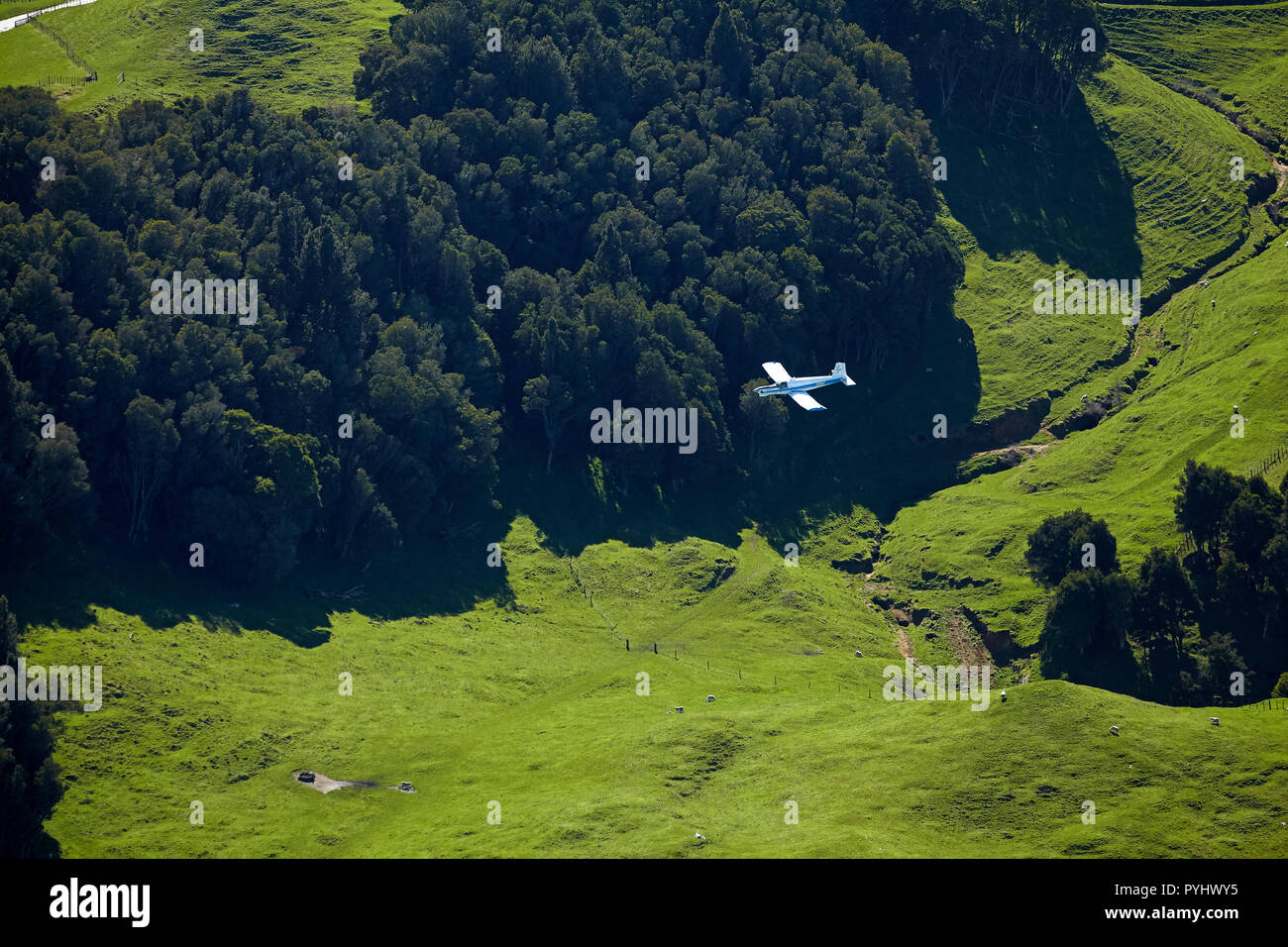 Crop dusting plane hi-res stock photography and images - Alamy