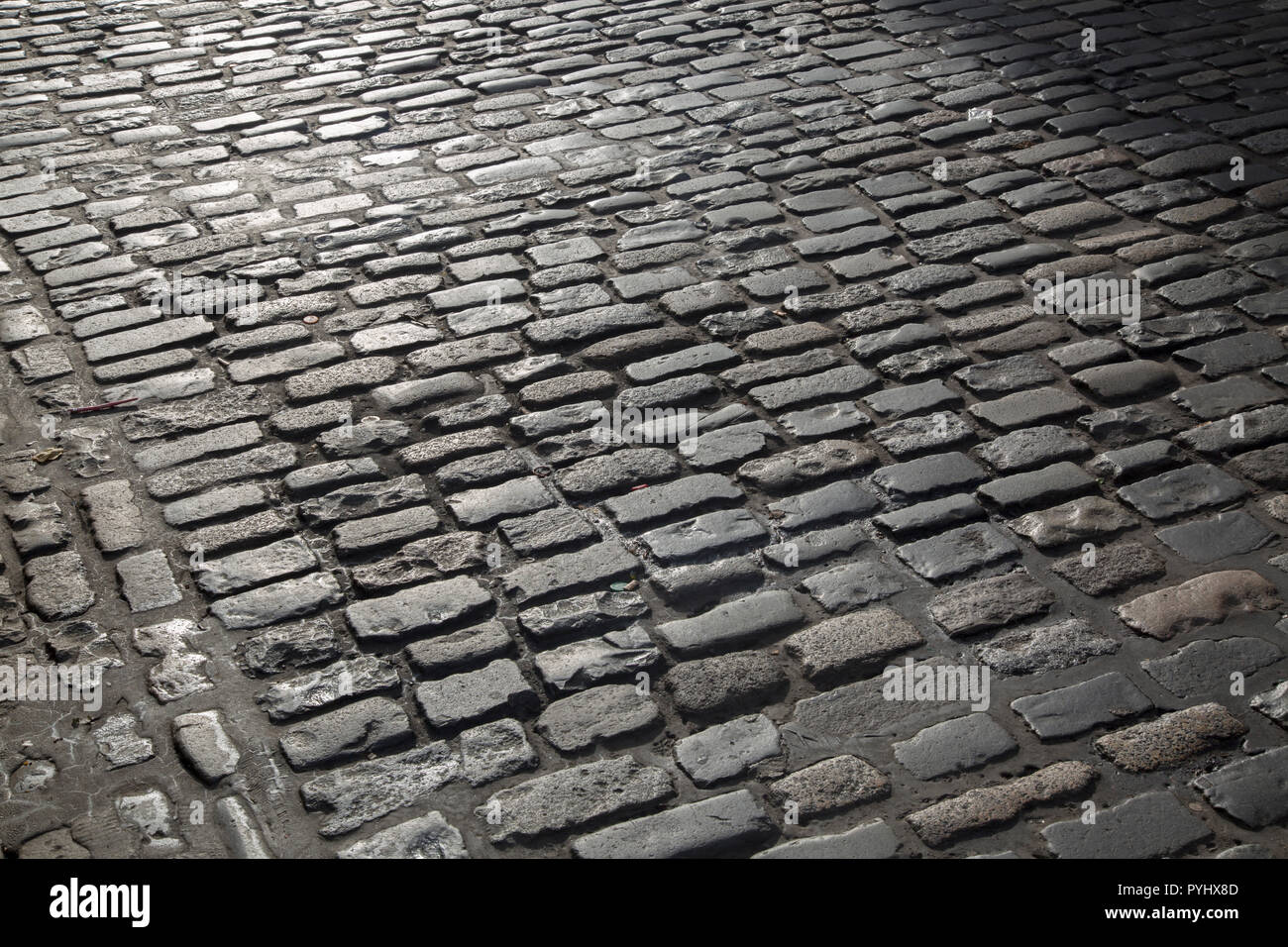 Cobblestone road dublin ireland hi-res stock photography and images - Alamy