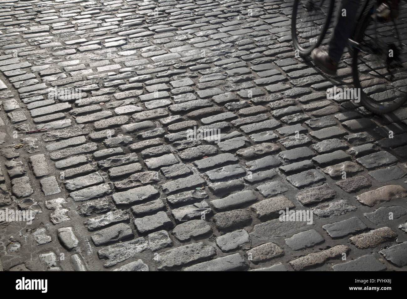 Cobblestone road dublin ireland hi-res stock photography and images - Alamy