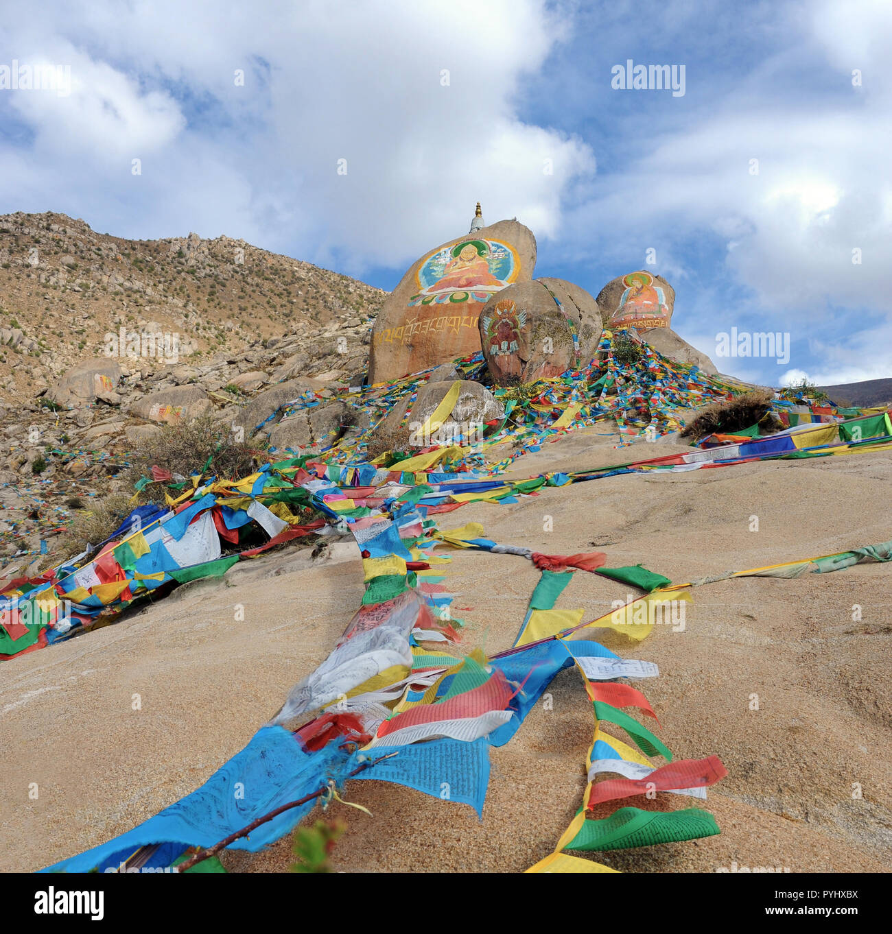 Mountain landscape and prayer flags in Tibet Stock Photo - Alamy