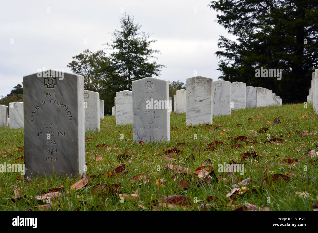 Headstones of Confederate soldiers in the Civil War section of the ...
