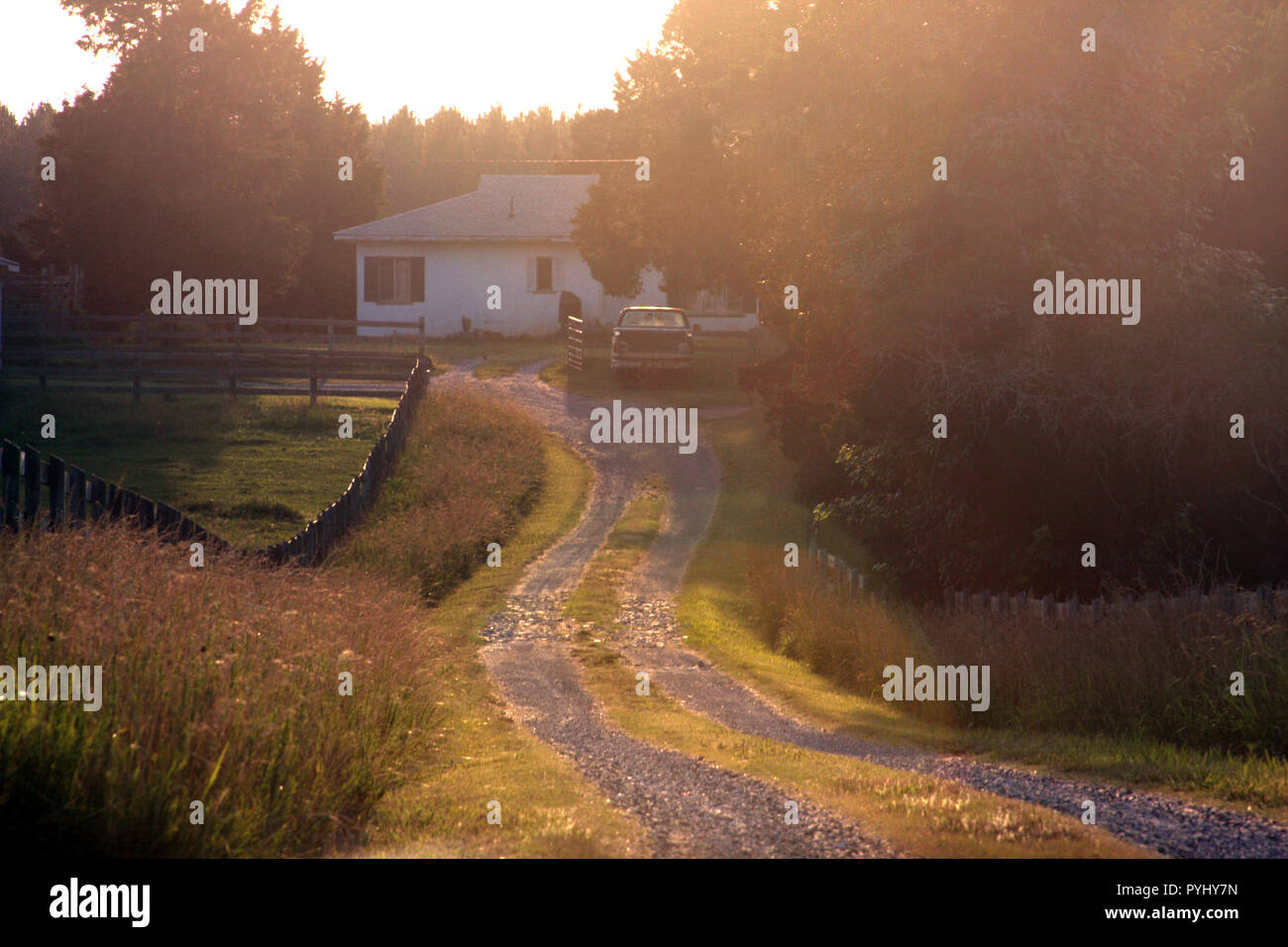 Farm driveway entrance hi-res stock photography and images - Alamy