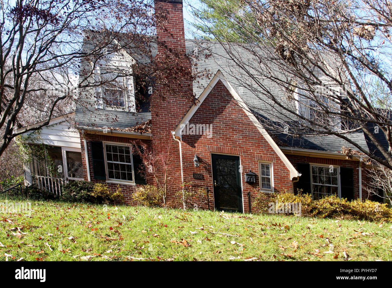 Cape cod style architecture hi-res stock photography and images - Alamy