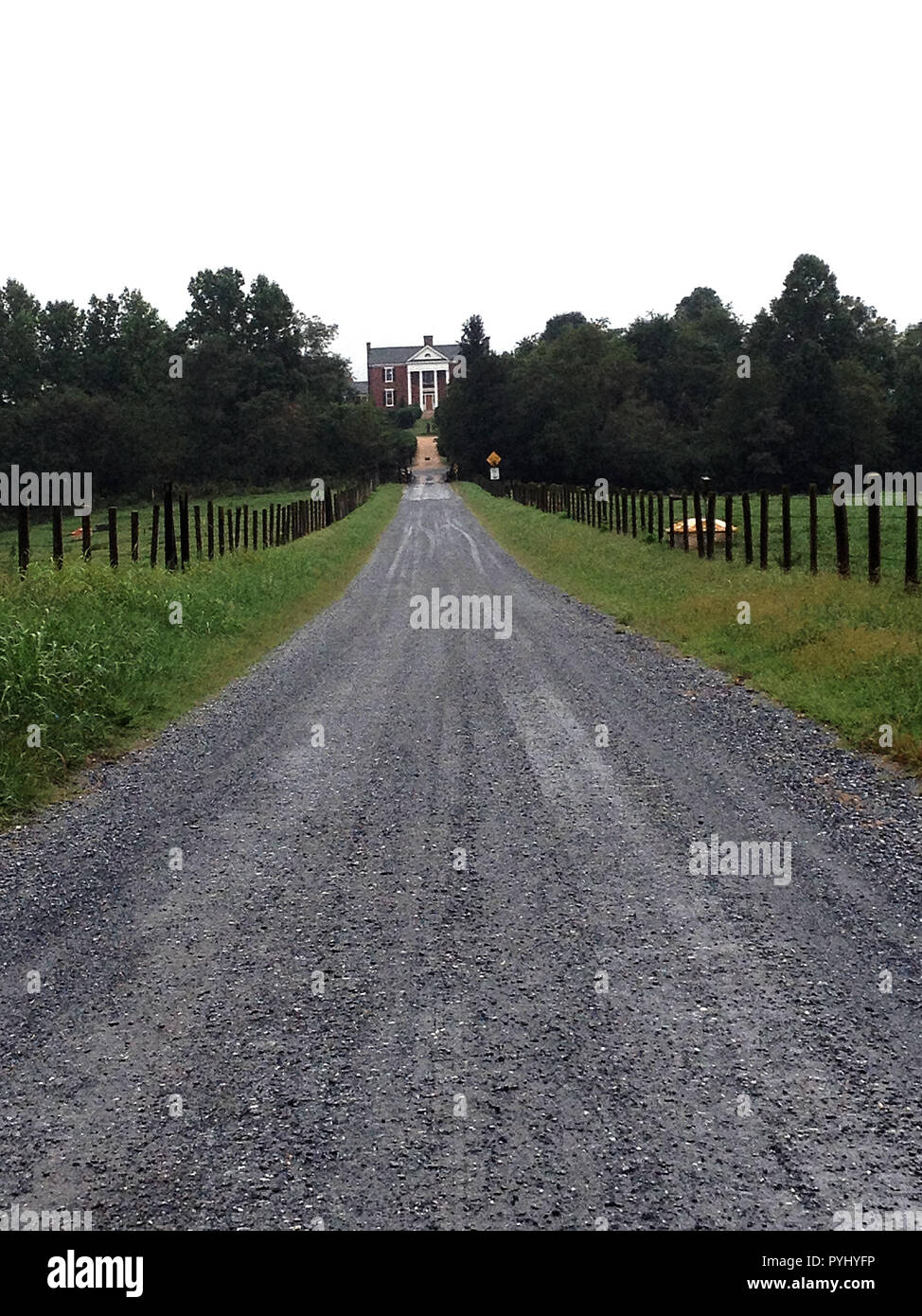 Long driveway hi-res stock photography and images - Alamy