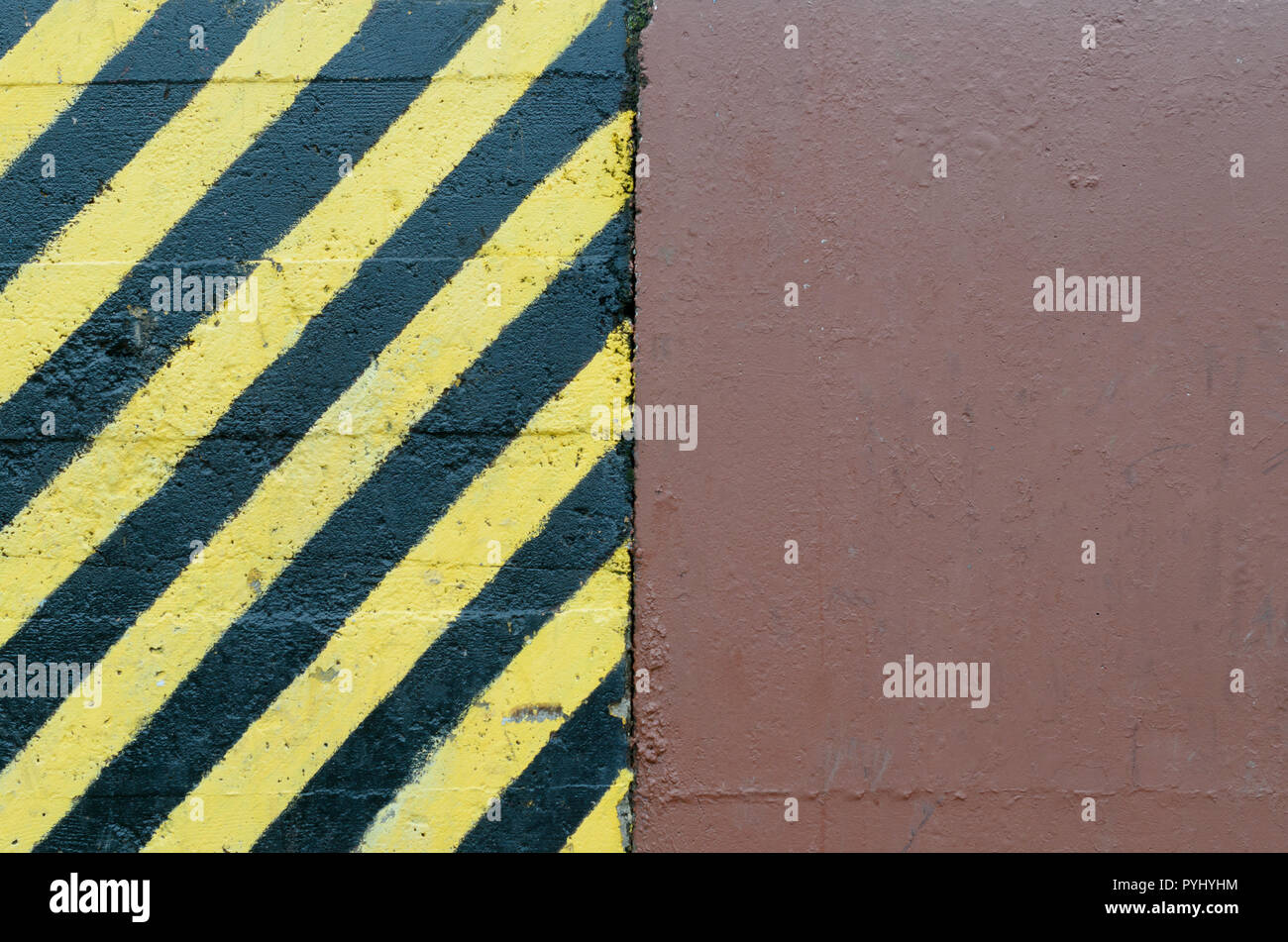 Black and yellow striped markings as a danger warning Stock Photo - Alamy