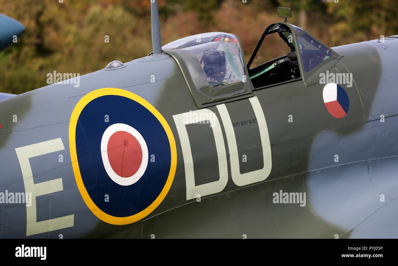 Merlin spitfire rolls royce v12 static engine hi-res stock photography ...