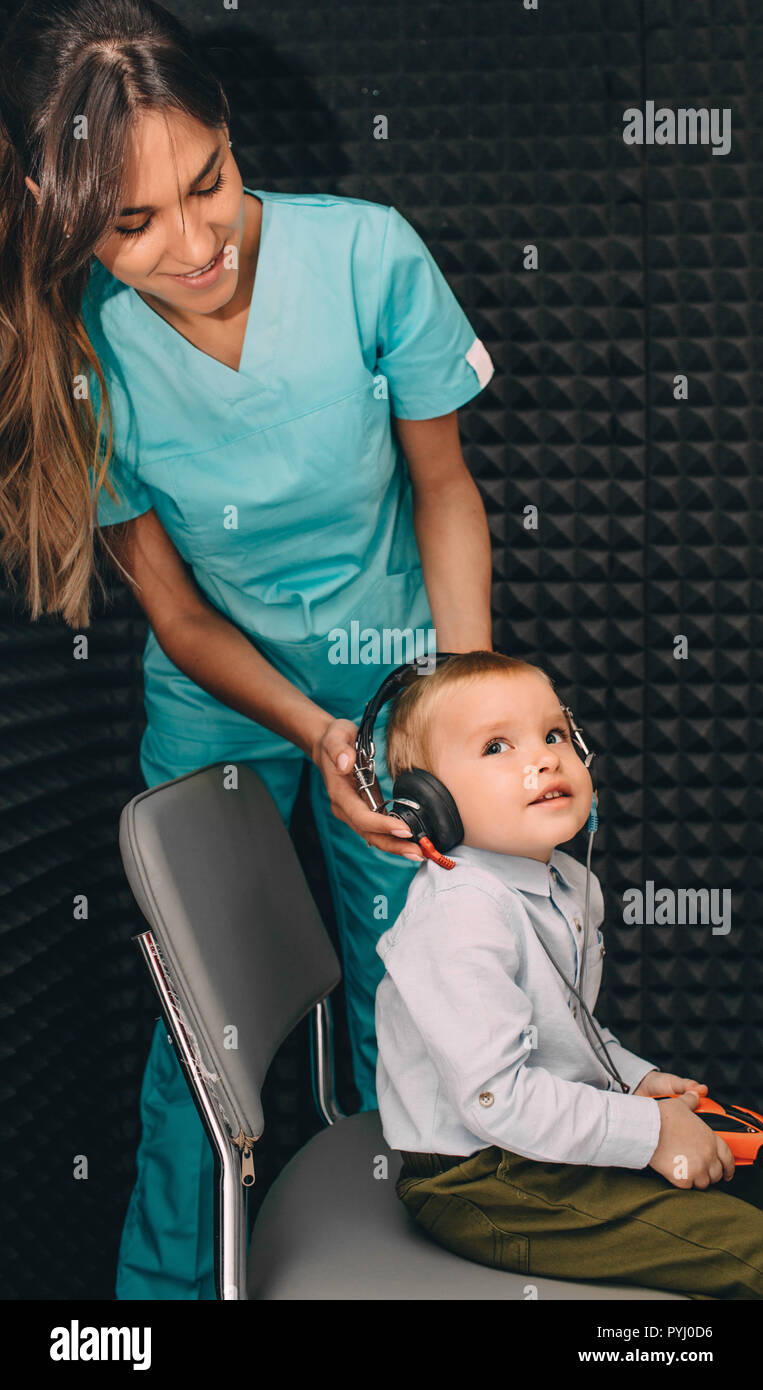 Audiologist hi-res stock photography and images - Alamy