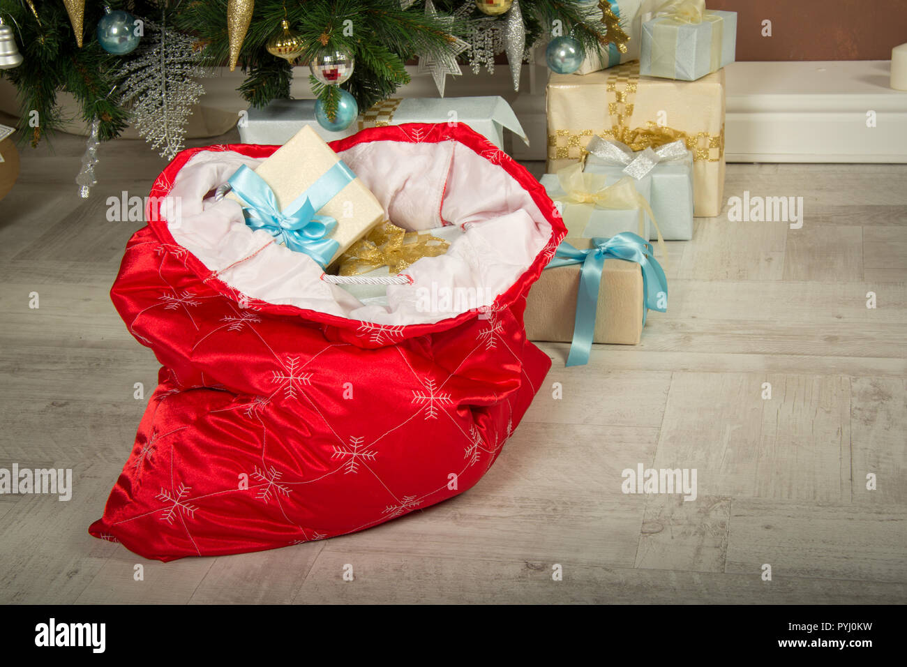 Gifts sack christmas nobody hi-res stock photography and images - Alamy