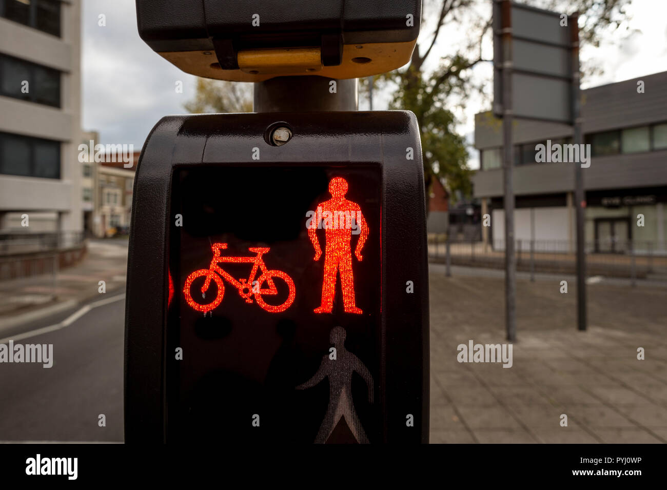 close up of an illuminated pedestrian crossing sign, do not cross Stock ...