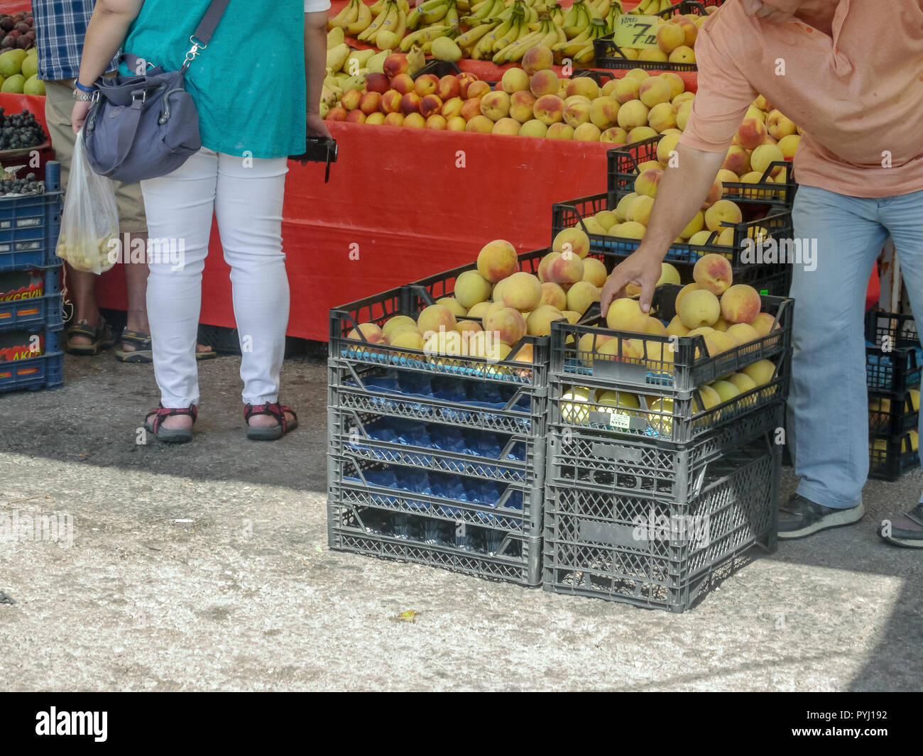 Selecting fruits hi-res stock photography and images - Alamy