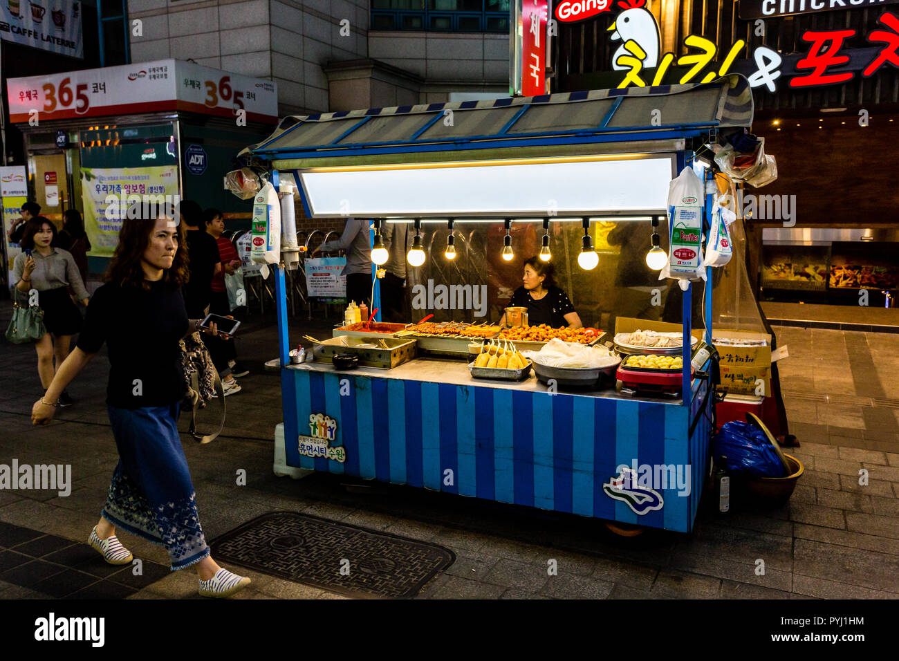 Suwon, South Korea - June 14, 2017: Vendor woman waiting of buyers in ...