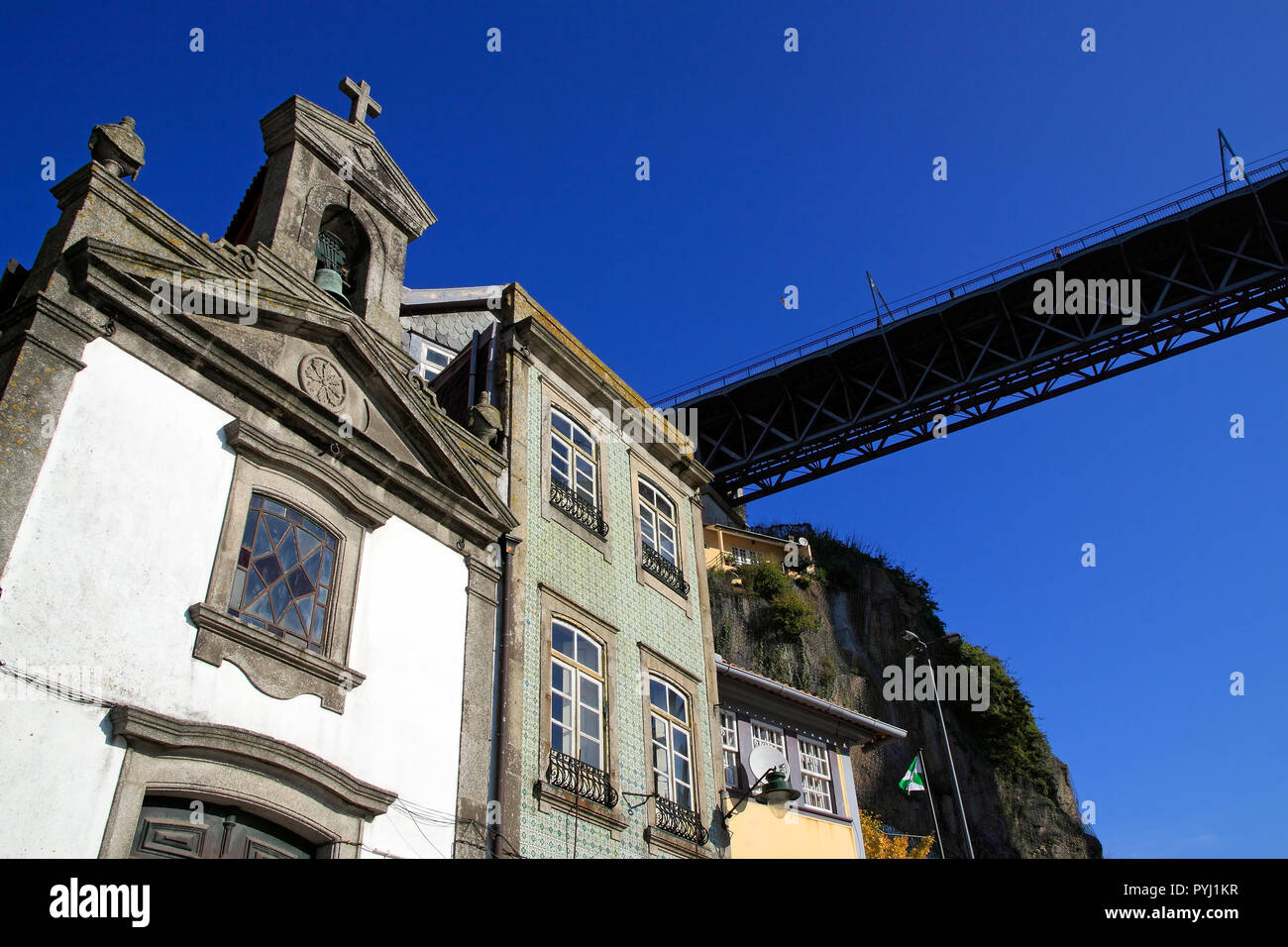 Details of the interesting and diverse architecture of Porto seeing one ...
