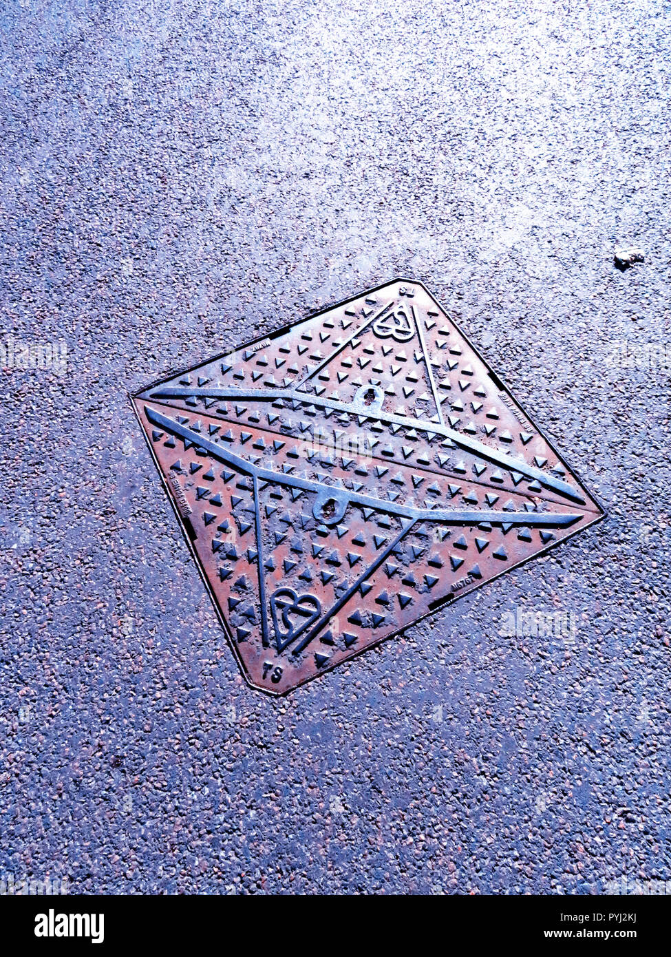 British Standard BS Kitemarked Road Manhole cover in Bawtry South ...