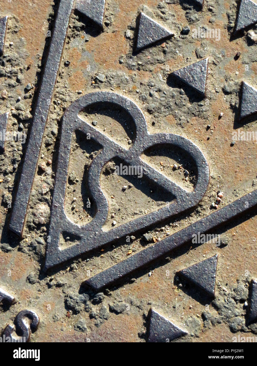 British Standard BS Kitemarked Road Manhole cover in Bawtry South ...