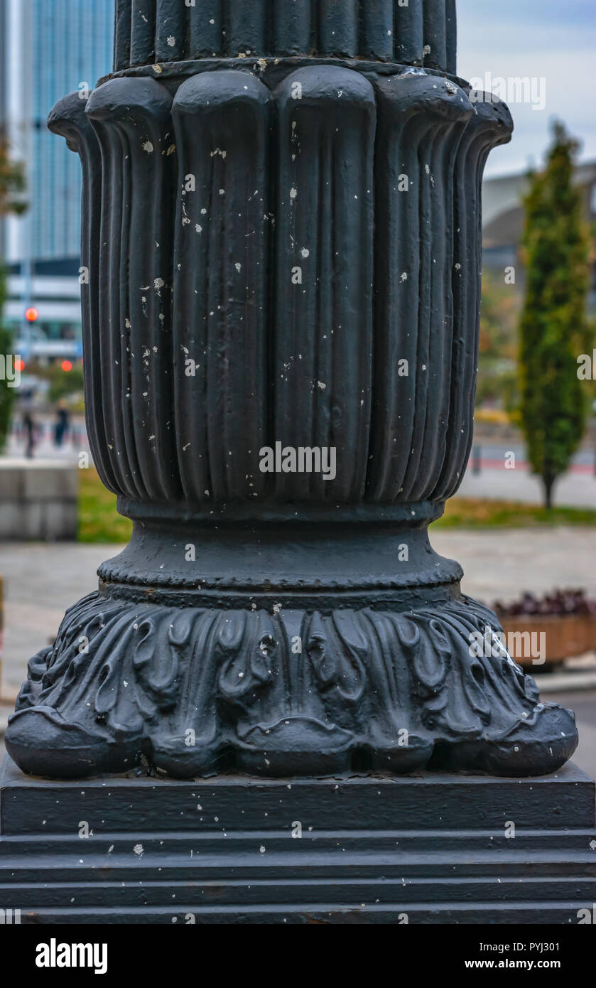 Cast iron lamp post hi-res stock photography and images - Alamy