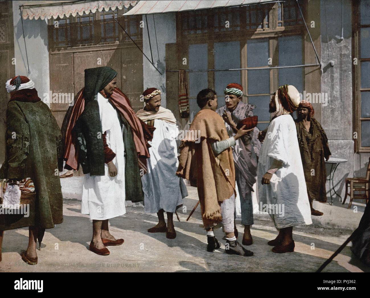 Algiers algeria street people hi-res stock photography and images - Alamy