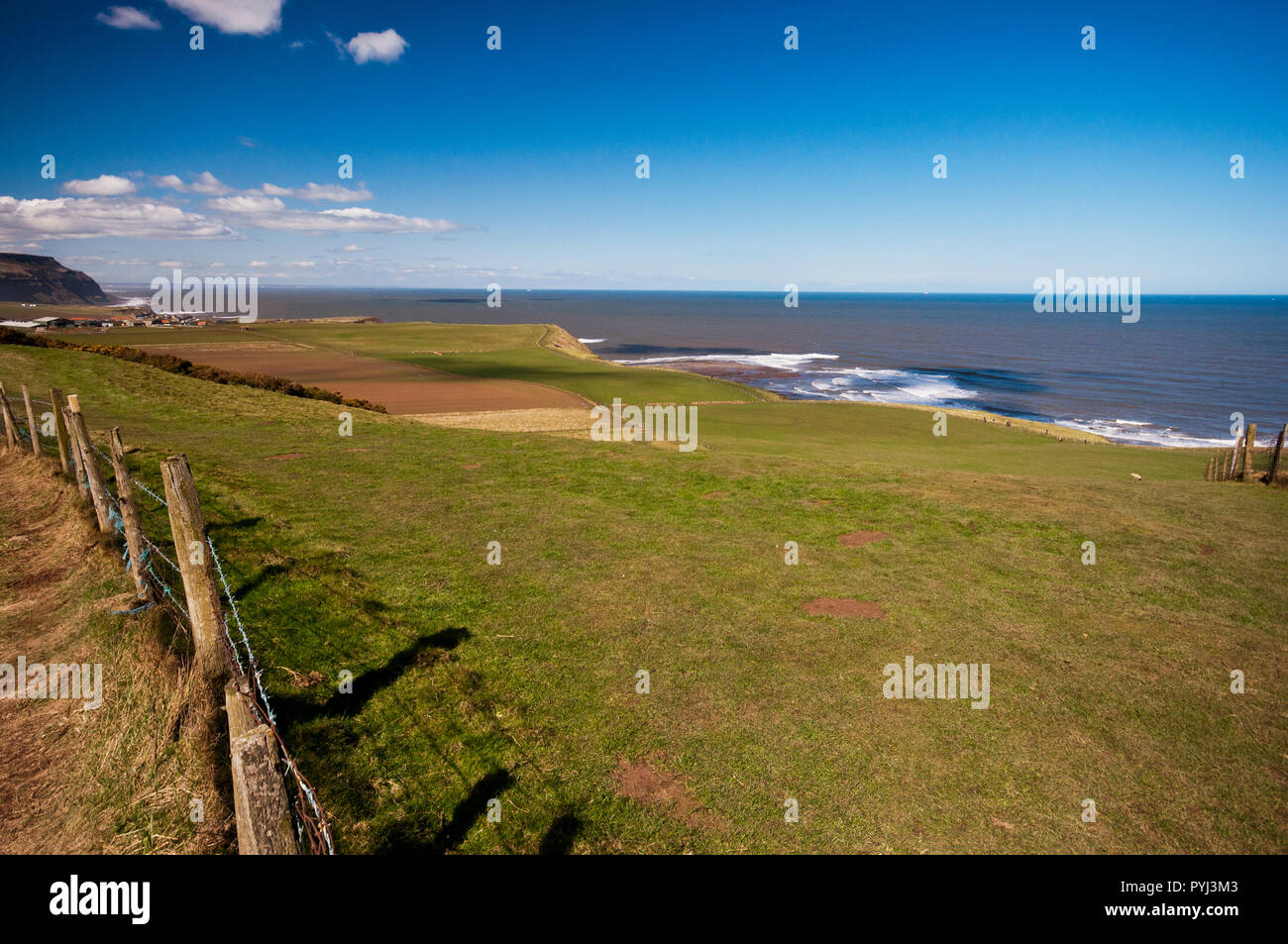 The Cleveland Way, south of Staithes, North Yorkshire Heritage Coast ...