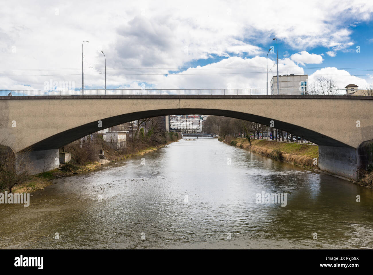 Concrete arch bridge hi-res stock photography and images - Alamy