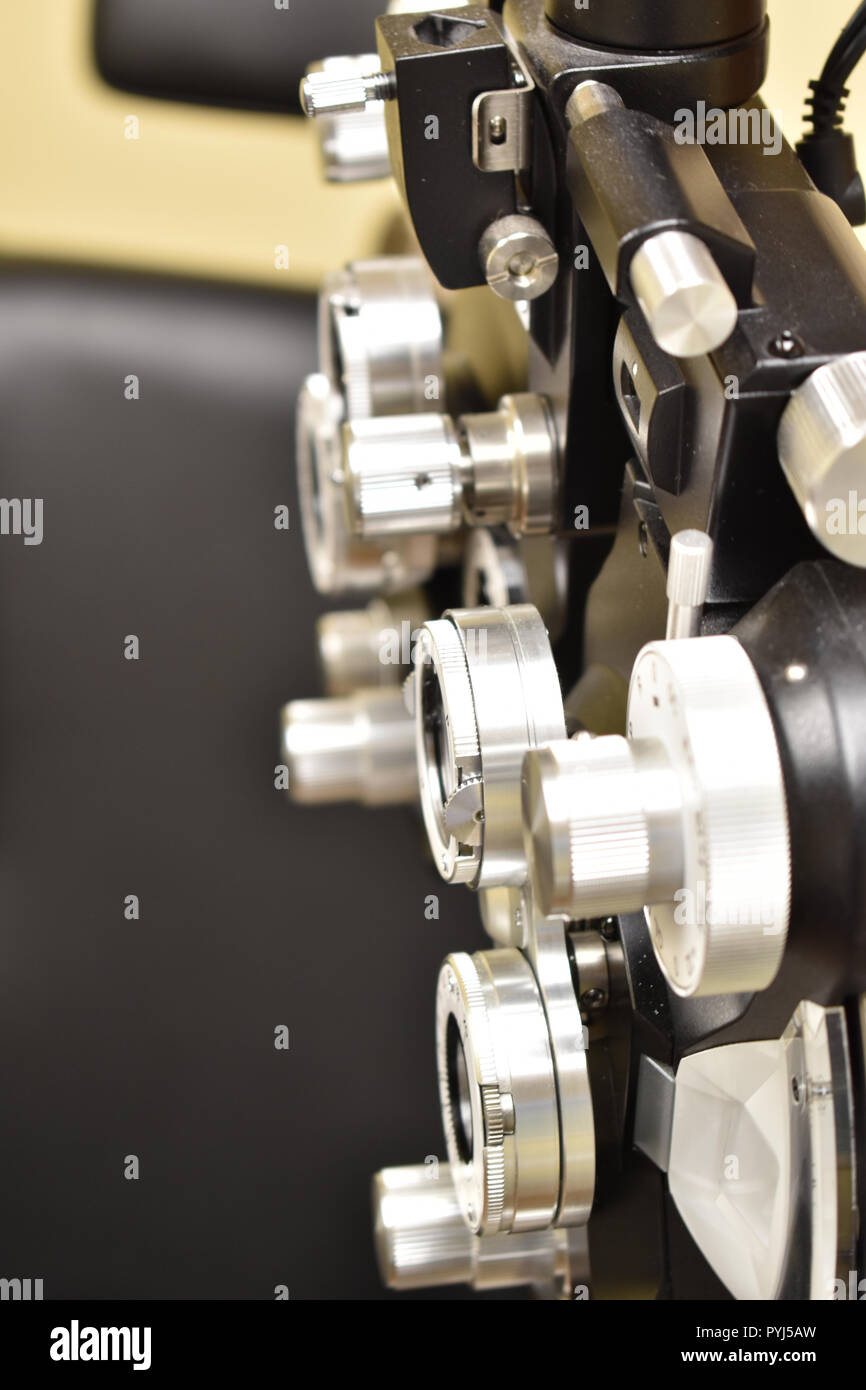 Phoropter, ophthalmology machine close up Stock Photo - Alamy