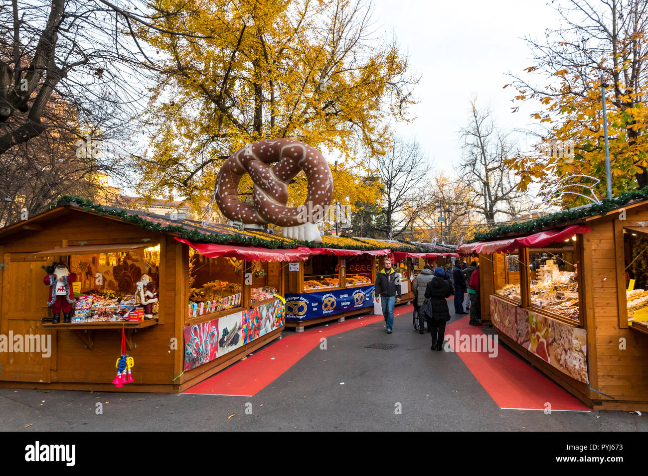 Piazzale degli alpini hi-res stock photography and images - Alamy