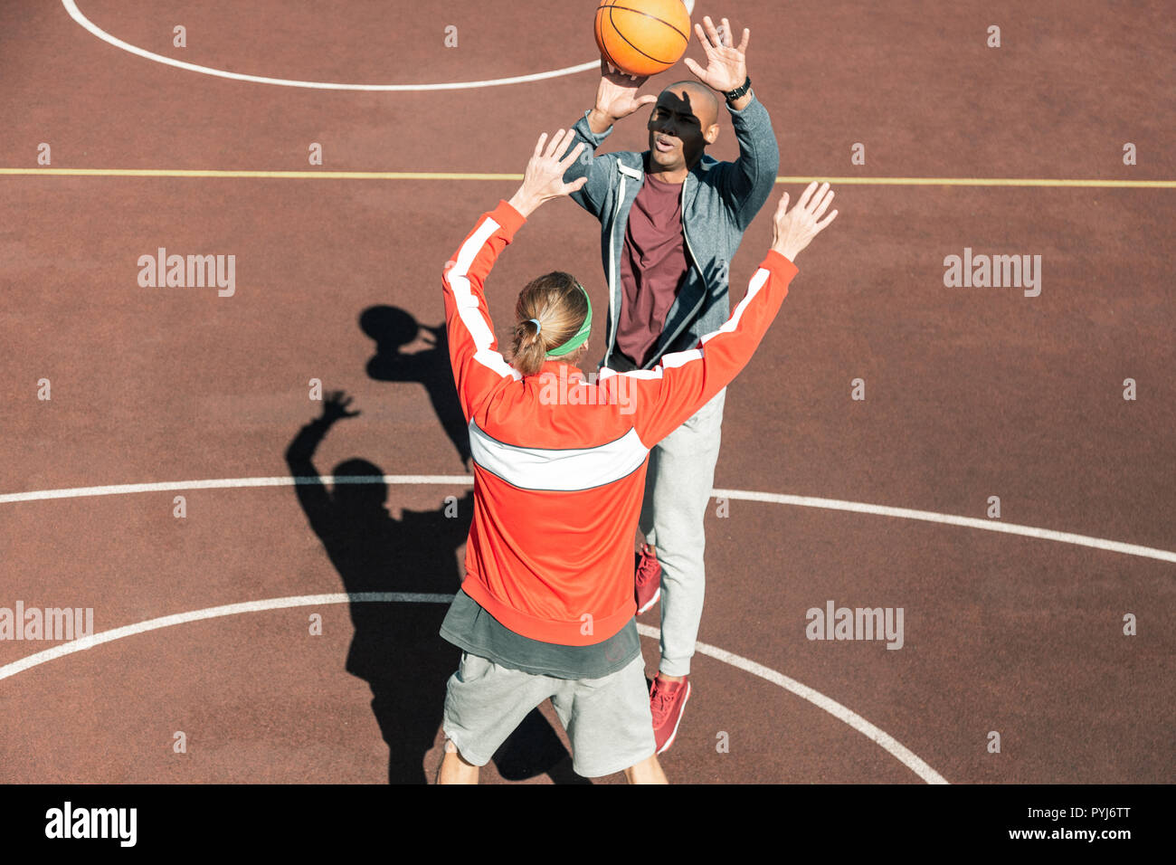 Basketball dunk top view hi-res stock photography and images - Alamy