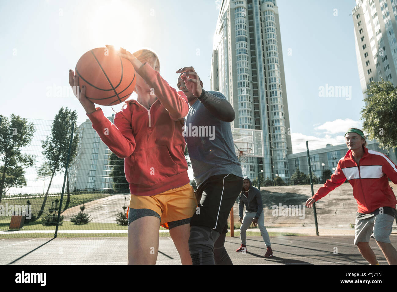 African woman playing basketball hi-res stock photography and images ...