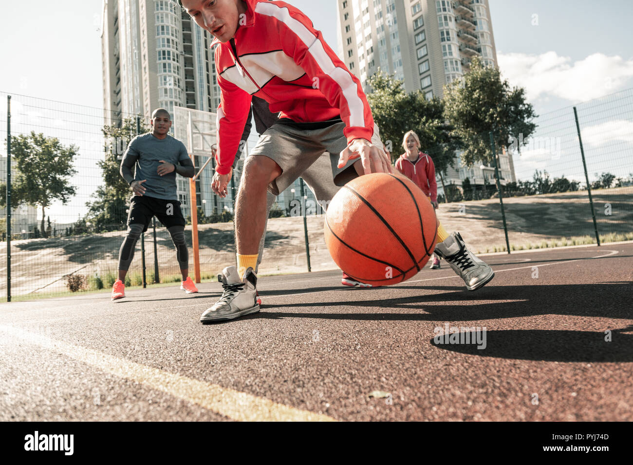 Flying dunk hi-res stock photography and images - Alamy