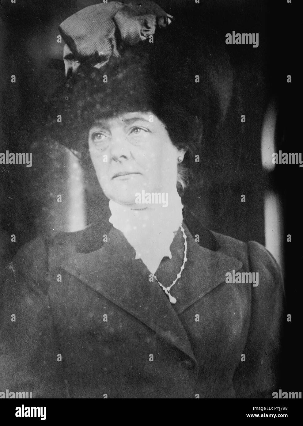 Mrs. Burke Roche ca. 1910-1915 Stock Photo - Alamy